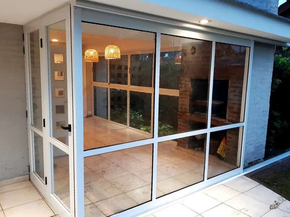 Cerramientos – Vidriería TITI Pinamar